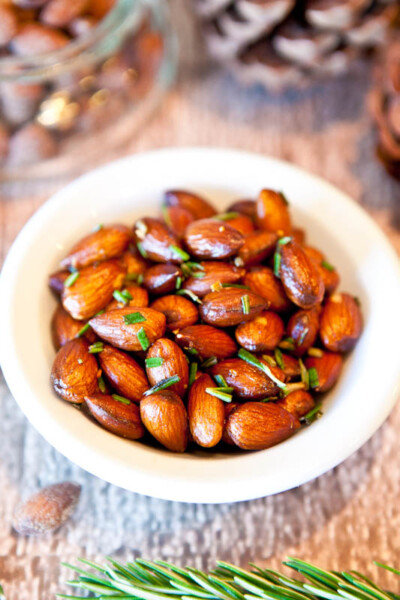 Rosemary Chipotle Roasted Almonds - Averie Cooks