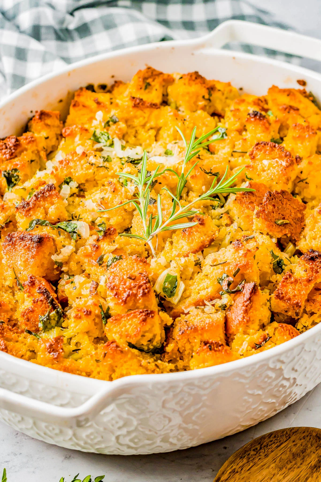 The BEST Traditional Thanksgiving Stuffing Recipe - Averie Cooks