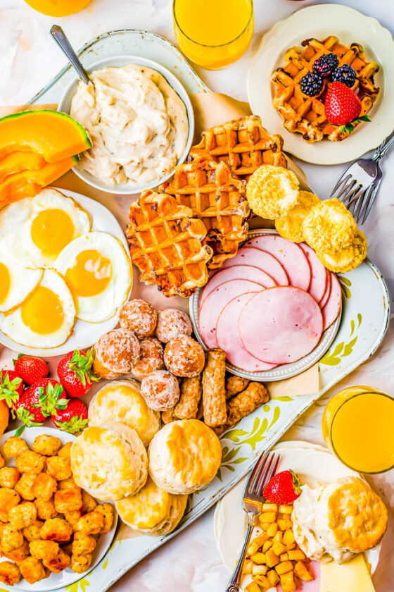 How to Make a Brunch Charcuterie Board - Averie Cooks