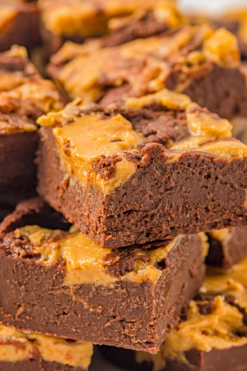 6-Ingredient Microwave Chocolate Peanut Butter Fudge - Averie Cooks