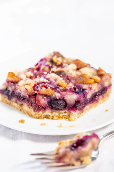 Raspberry Crisp (Fresh or Frozen Berries) - Averie Cooks