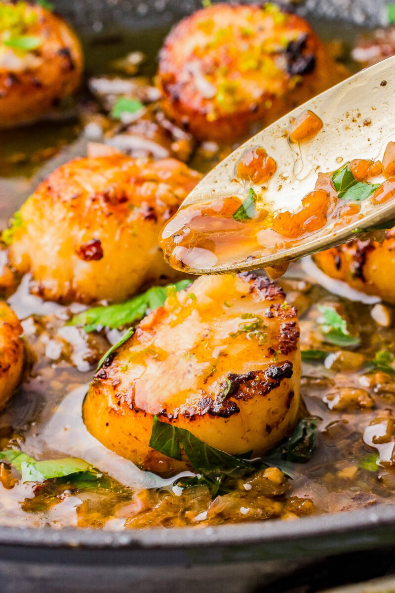 Pan Seared Garlic Butter Scallops - Averie Cooks