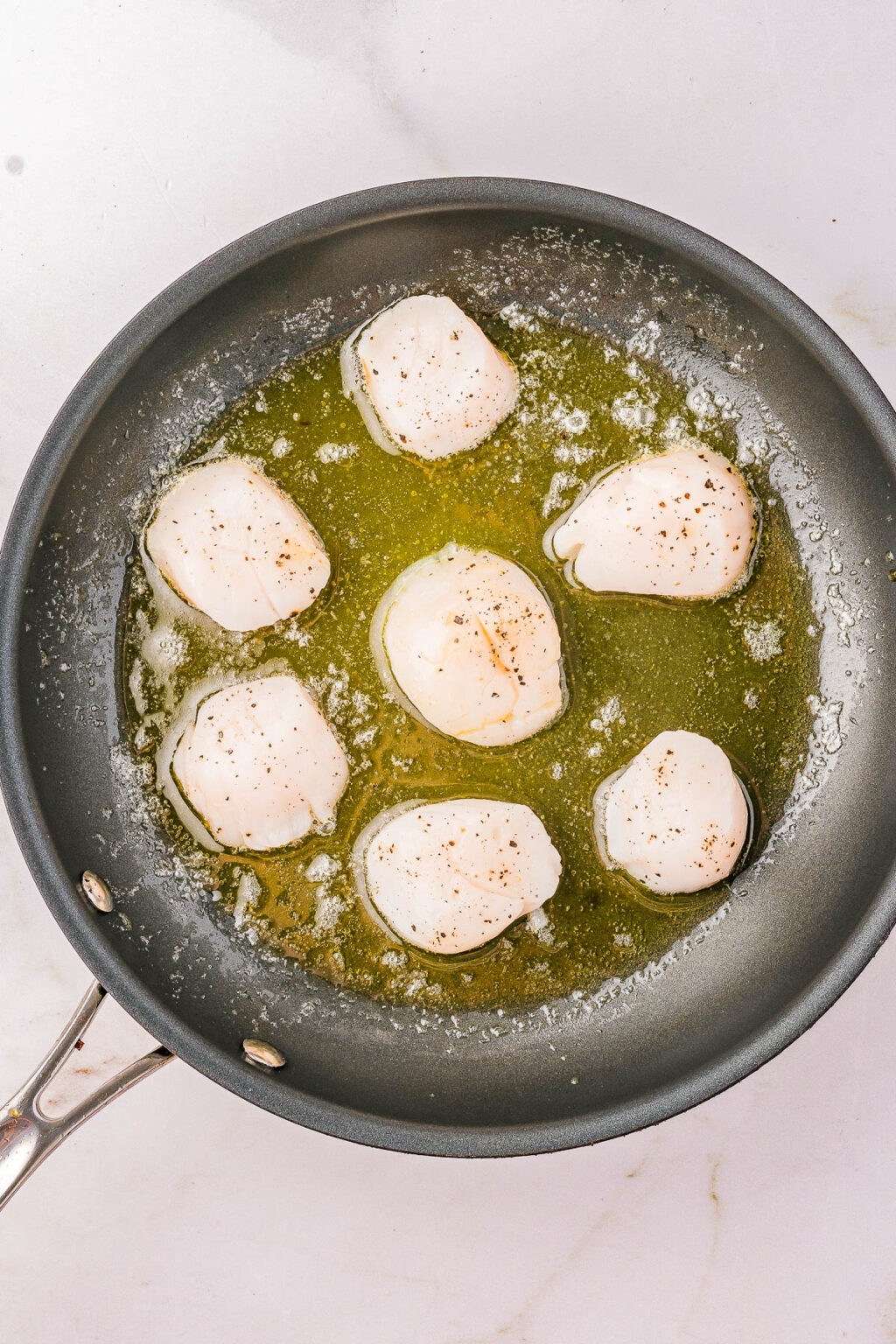 Pan Seared Garlic Butter Scallops - Averie Cooks